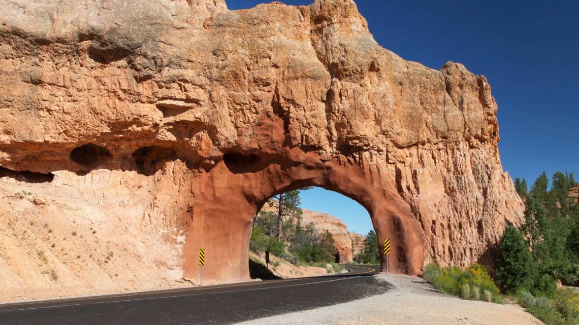 Com 198 km de extensão pelo deserto de Utah, a Highway 12 surge como a ...